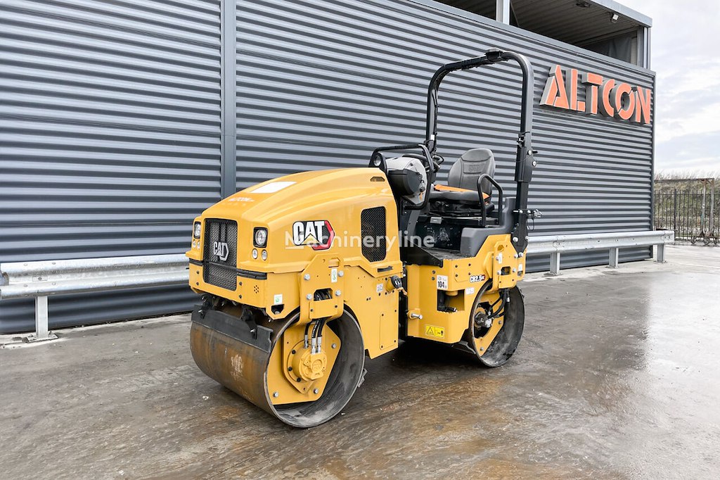 Novi Caterpillar CB2.5 GC valjak za asfalt