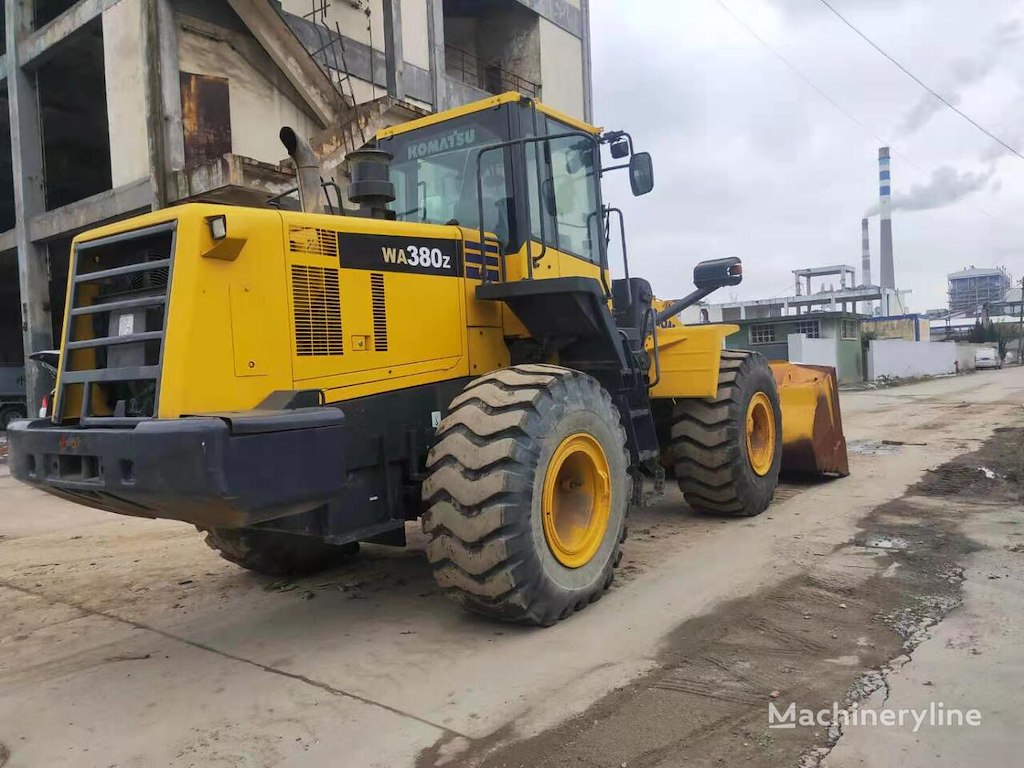 Komatsu WA380 prednji utovarivač