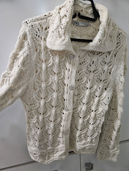 Beli Zarin džemper