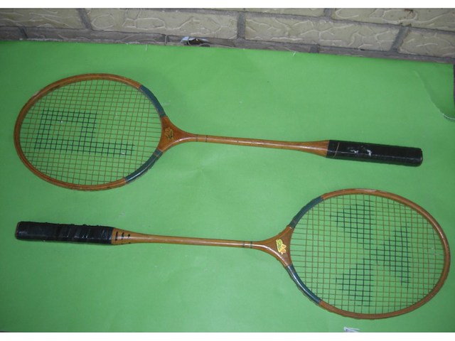 Reketi za badminton- par