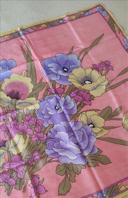 Cvetna svilena marama 85x82 cm