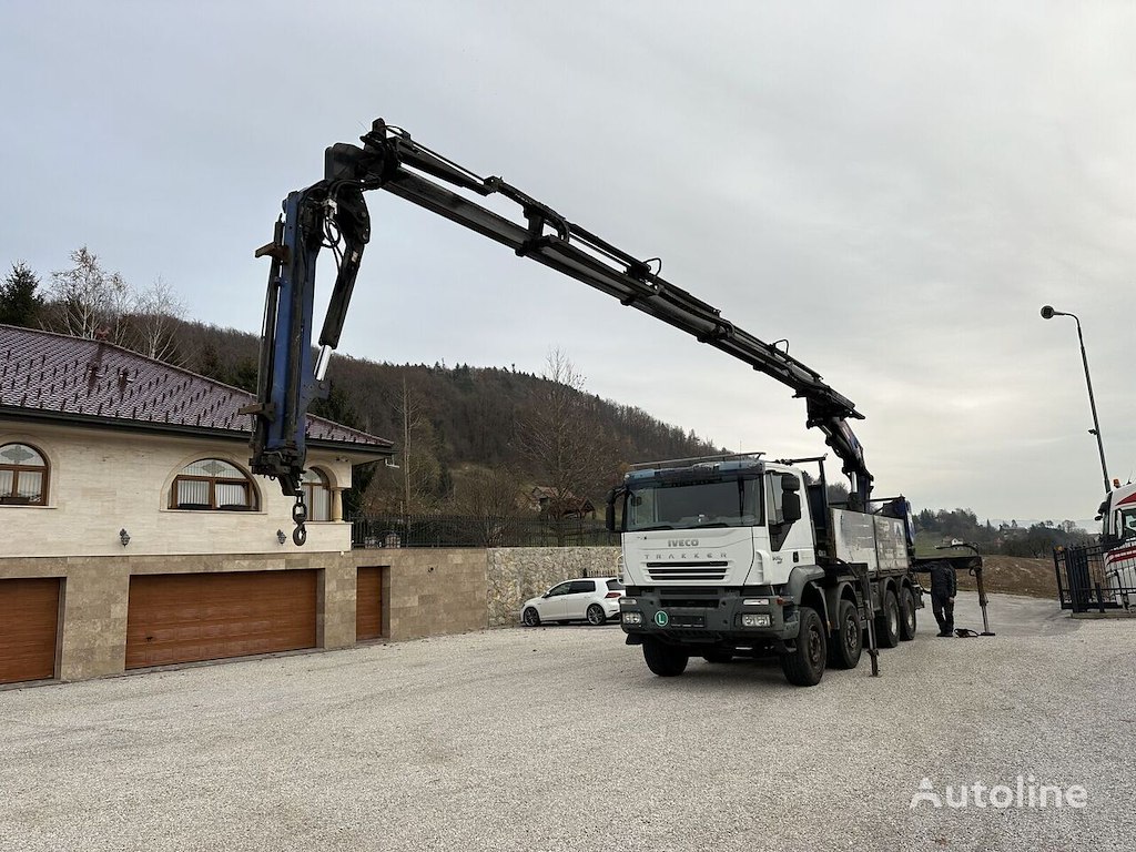 IVECO Trakker AT 410T50 8X4 kamion s ravnom platformom