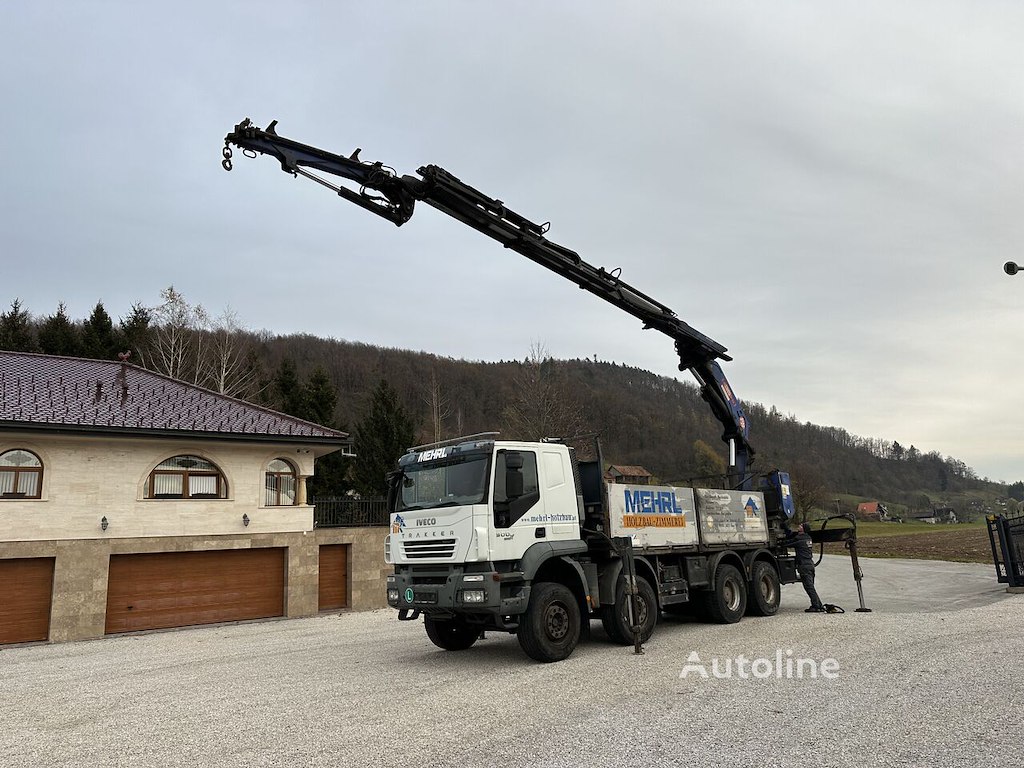 IVECO Trakker AT410T50 kamion s ravnom platformom