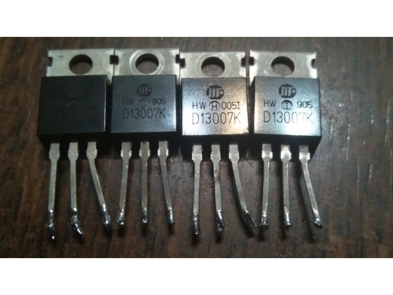4 tranzistora D13007K