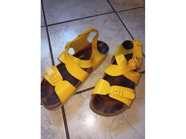 Zenske kožne papuče br.38,žute boje,marke:Grubonvorene,