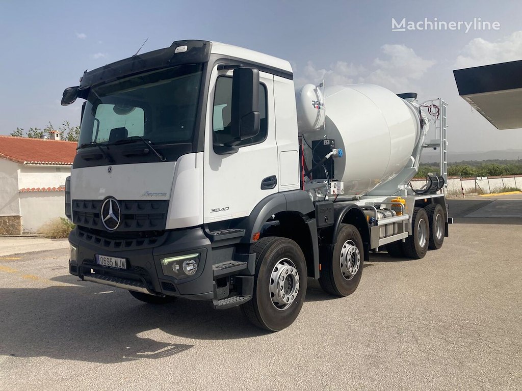 Novi Remmel na šasiji Mercedes-Benz AROCS 3340 kamion s mešalicom za beton