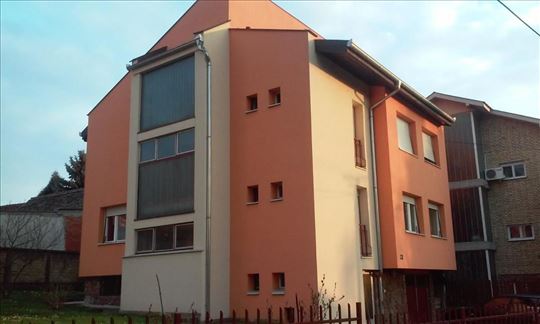 4-etažna stambena kuća,300m2,Sremska Kamenica