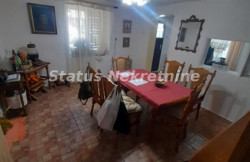 Petrovaradin-*Spuštena Cena*-Uknjižena Prizemna kuća 67 m2 na manjem Placu 226 m2-065/385 8880