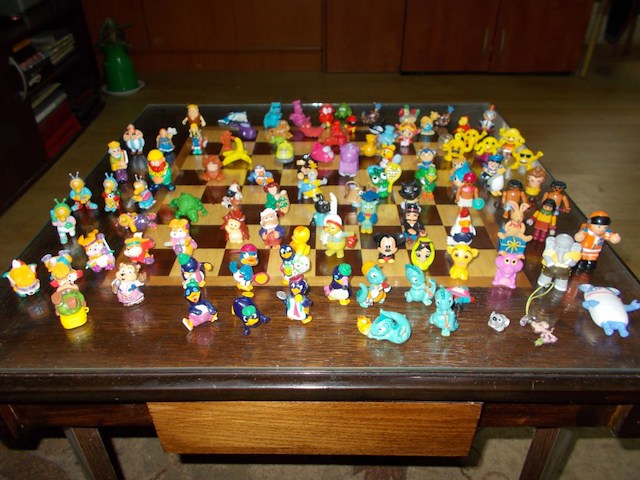 Kinder figurice - kolekcija od 104 figurice