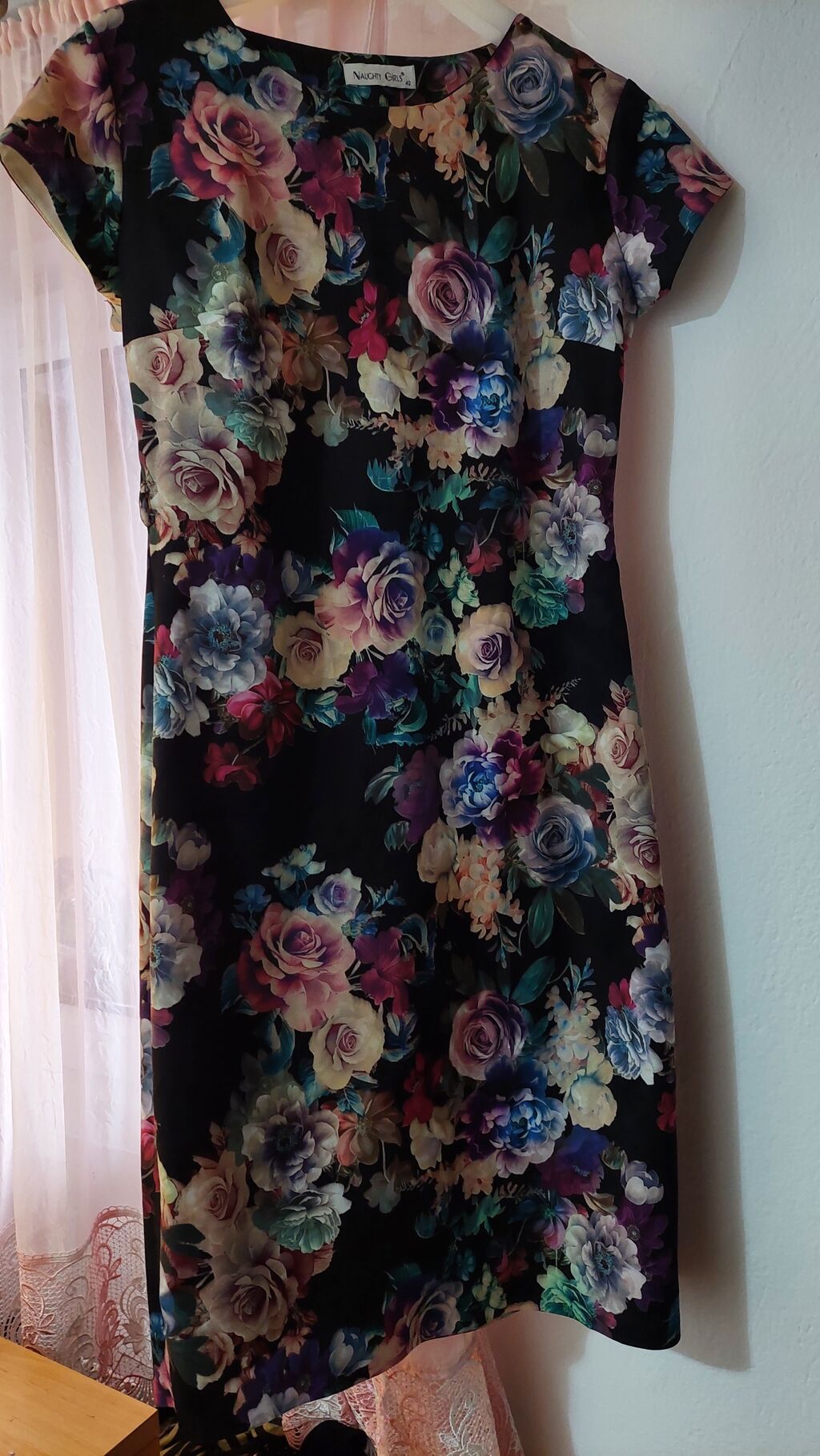 Cvetna haljina PO pazuh-patub bez rastezanja je 52,duzina
