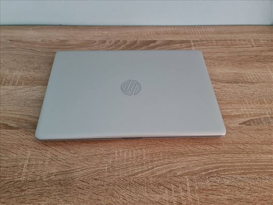 Vrhunski Laptop HP Ryzen 5-2500U/8GB DDR4/256GB NV