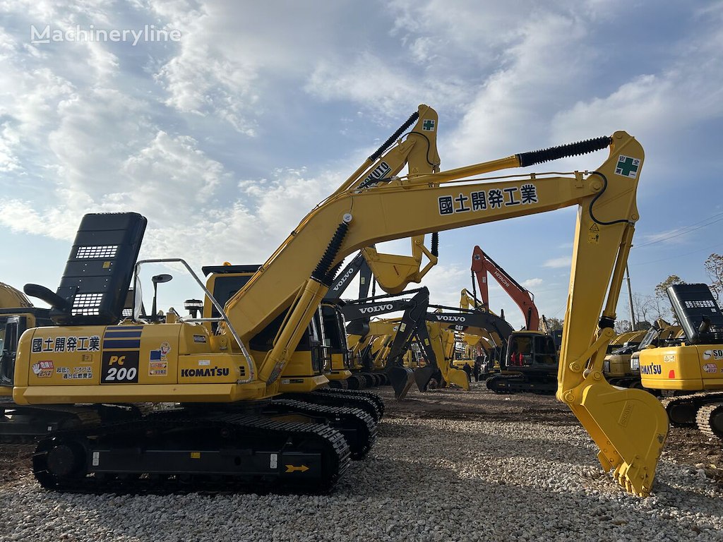 Komatsu PC200-8 bager guseničar