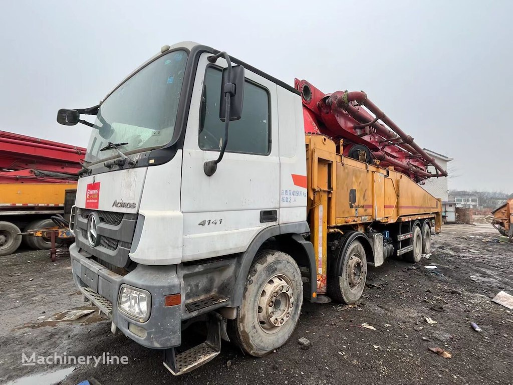 Putzmeister 49m na šasiji Mercedes-Benz pumpa za beton