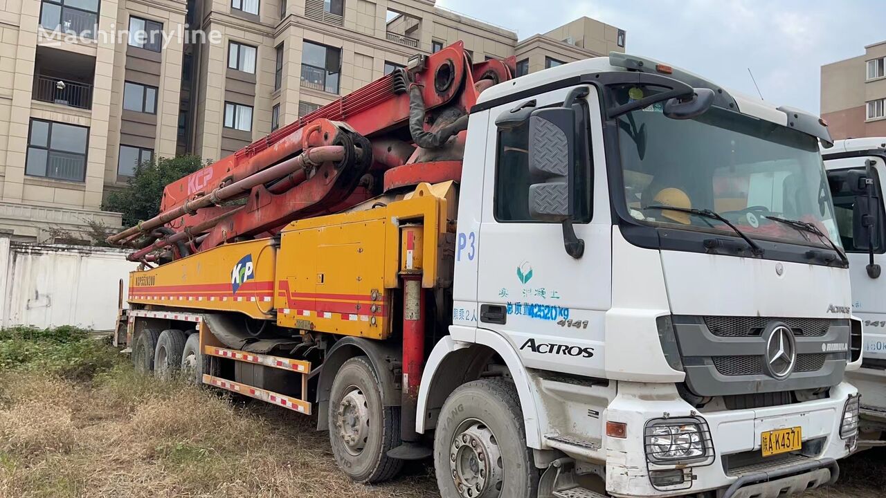 KCP KCP55ZX200 na šasiji Mercedes-Benz Actros pumpa za beton