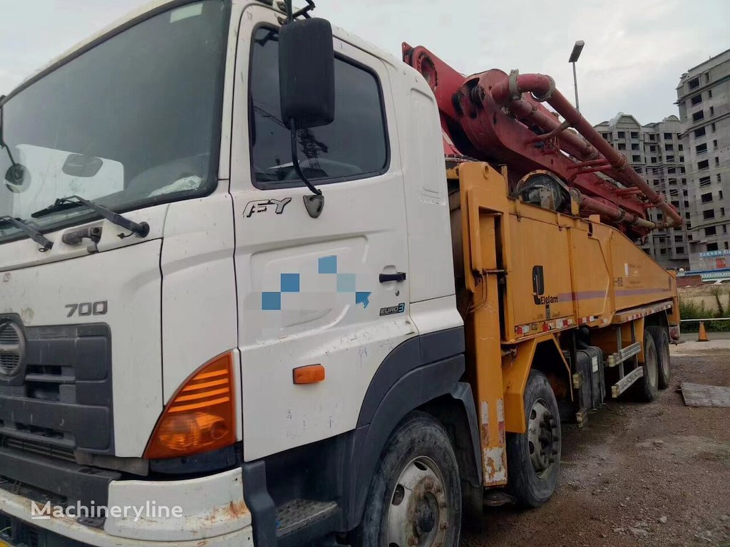 Putzmeister na šasiji Hino 700 pumpa za beton