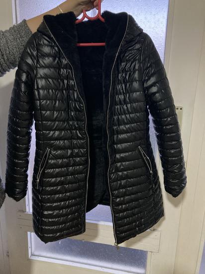 Crna zimska jakna