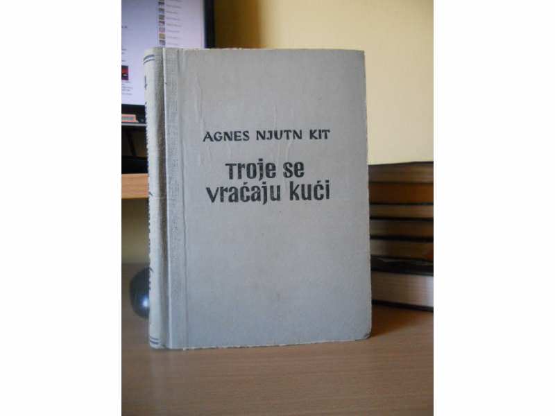 AGNES NJUTN KIT * TROJE SE VRACAJU KUCI