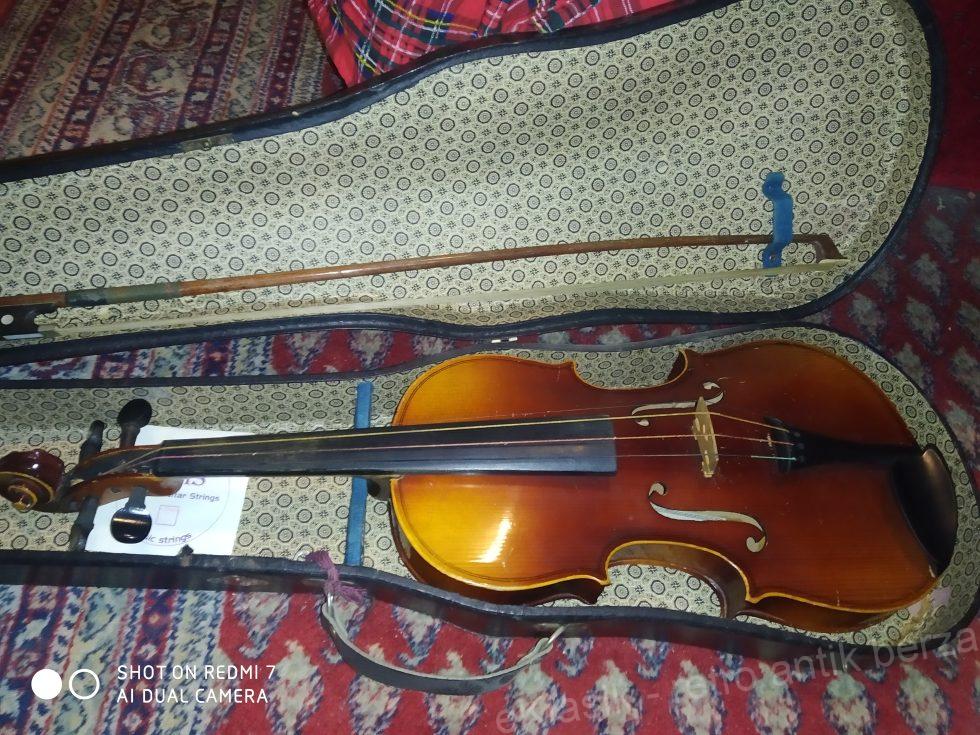 Prodajem violinu staru 150-200god