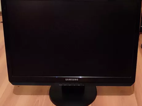 Samsung SyncMaster Monitor 2220LM + zvucnici kao NOV