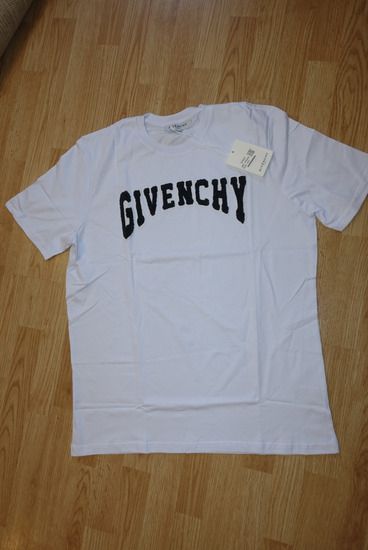 Muska Bela Givenchy