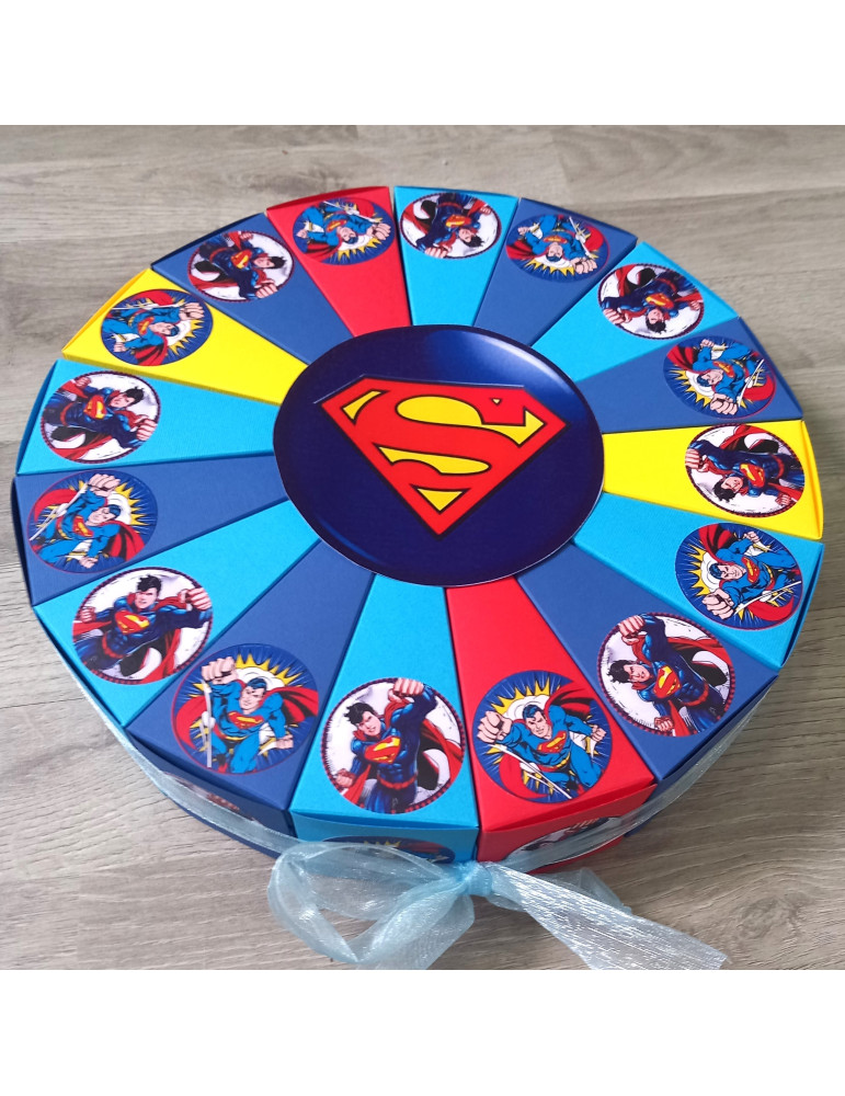 Superman torta od kartona