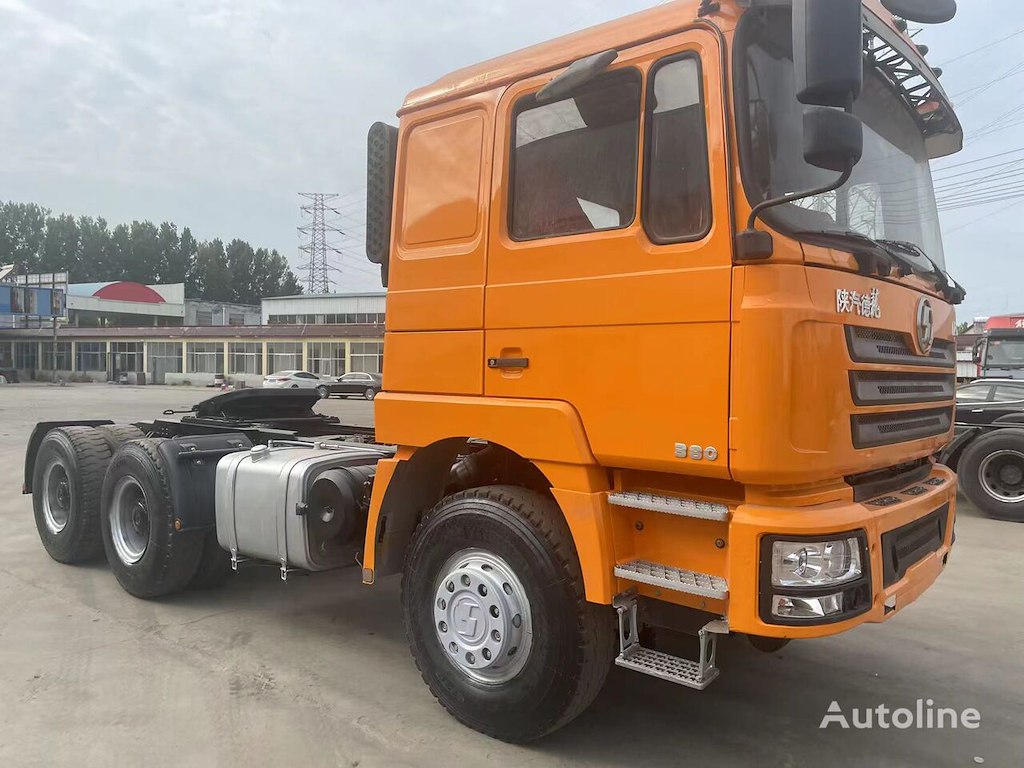 Shacman F3000 tegljač