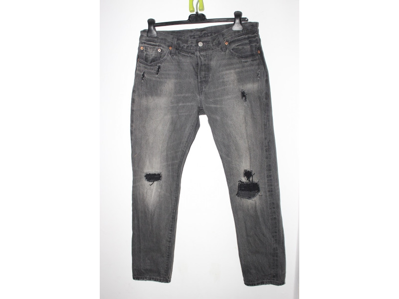 Levis 501 CT farmerke pocepane 29 sive skracene?