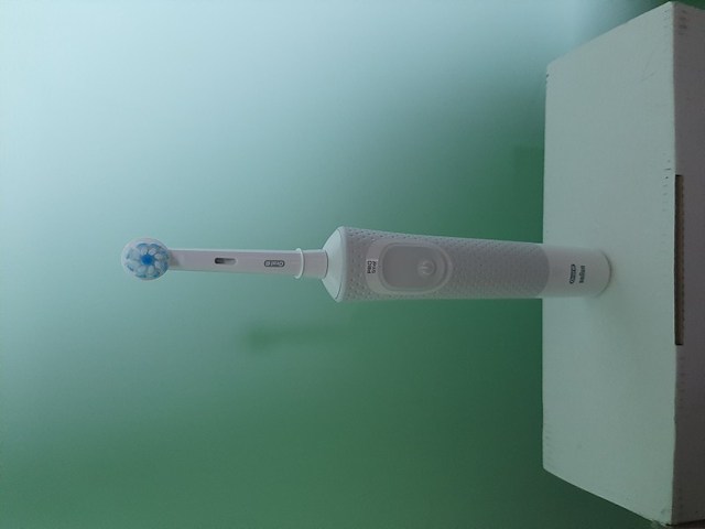 Oral B Vitality 100 Sensi UltraThin električna četkica