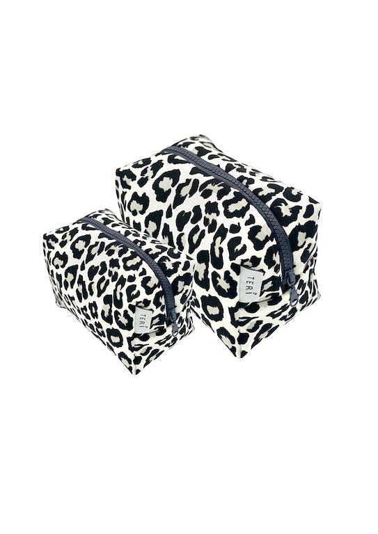 Neseser sa belim leopard printom SET