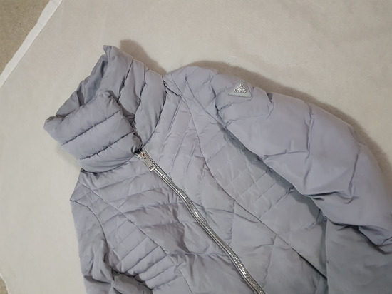 Guess original zenska siva perjana jakna