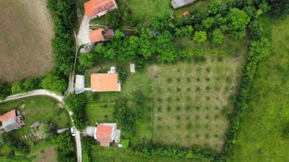 Prodajem novoizgradjenu kucu 5,5km od centra Kragujevca