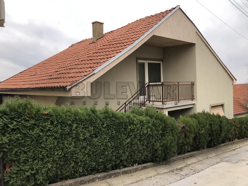 Kuća na Bubnju 272m2, 9, 4 ari placa