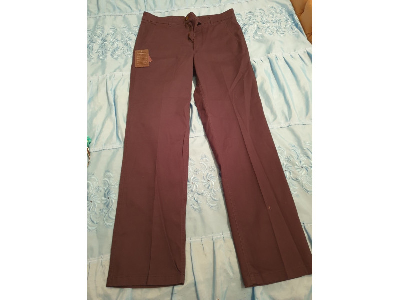 pantalone br.32 nove