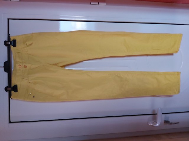 Zute pantalone