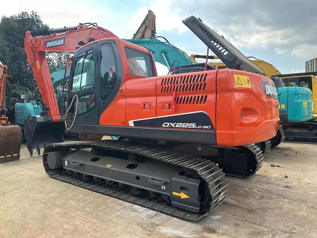 Doosan DX225LC bager guseničar