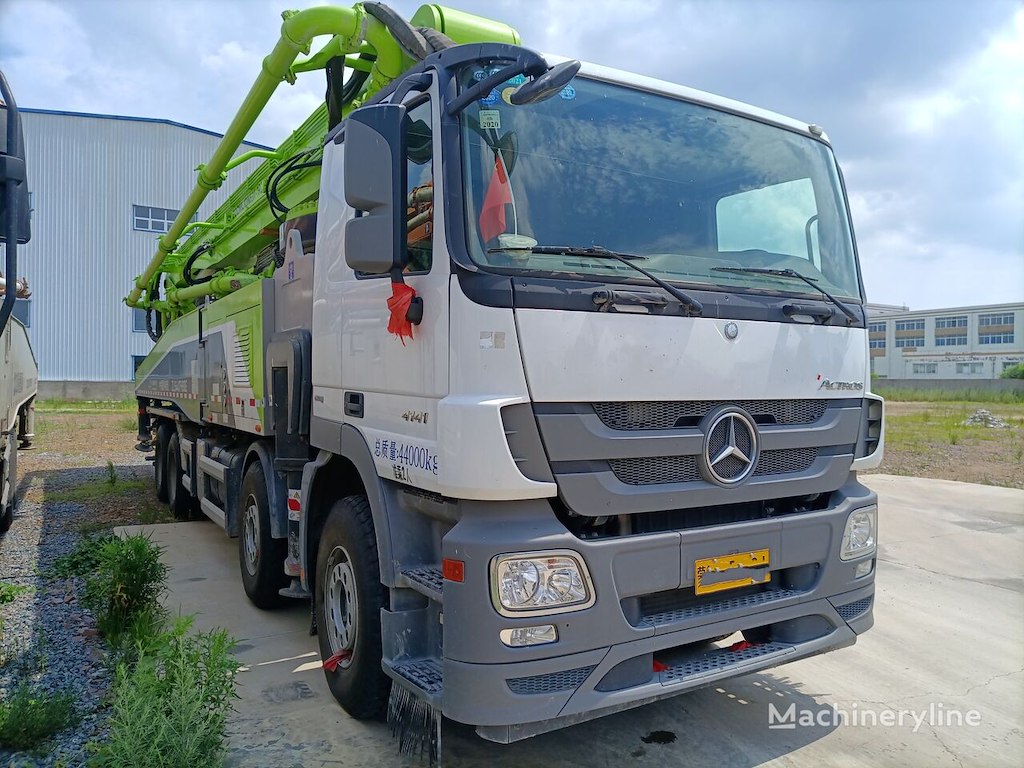 Zoomlion 63X-7RZ-4 AXLE 63X-7RZ-4 AXLE zoomlion pump 63m zoomlion pump 63m na šasiji Mercedes-Benz Actros 4141 pumpa za beton