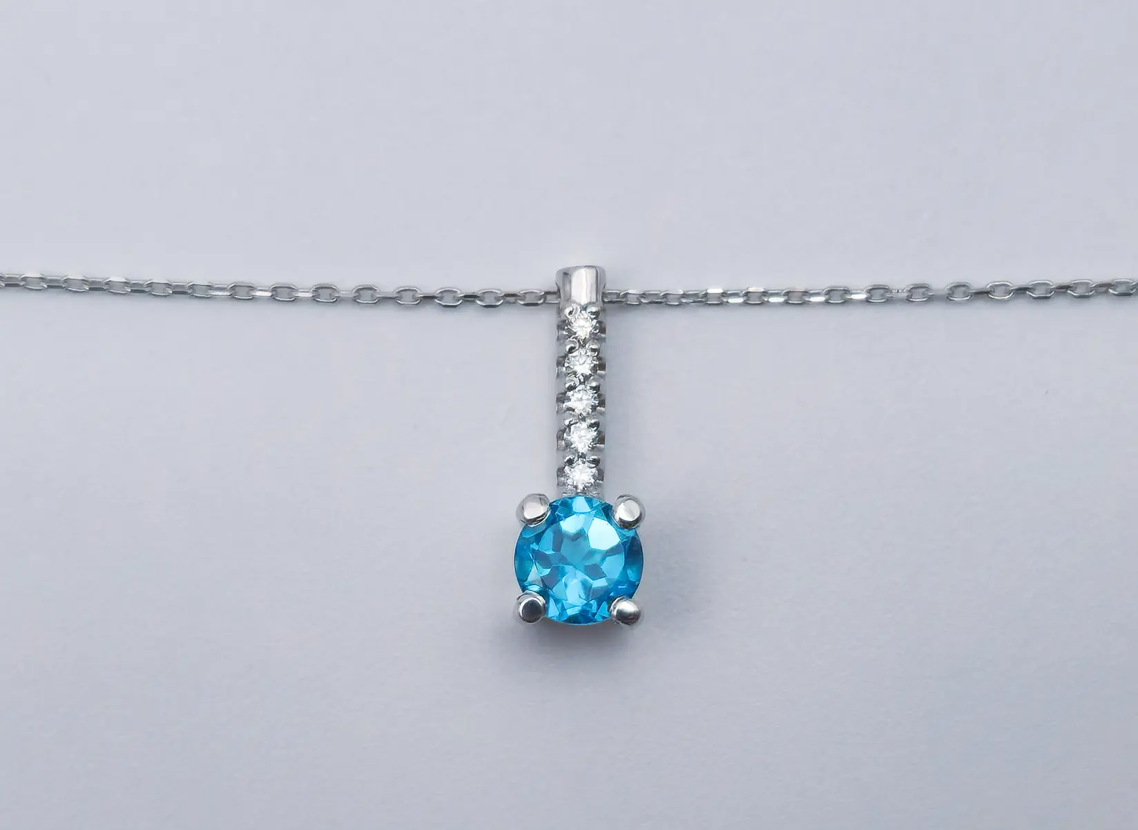 Ženska ogrlica od Belog zlata sa Brilijantima i Swiss blue Topazom, 585