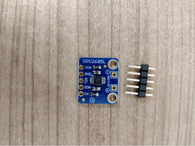 I2C DRV2605L haptic motor drive kontroler