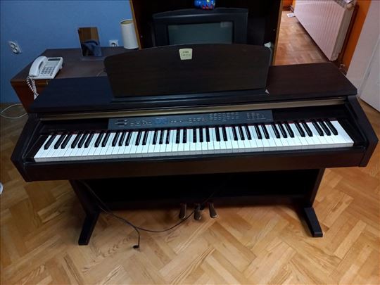 Yamaha CLP 120 Električni Pianino (Prodajem)