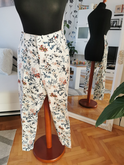 C&A elegantne pantalone