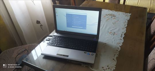 Samsung,intel core i3,4 gb rana,500 gb hdd,15.6