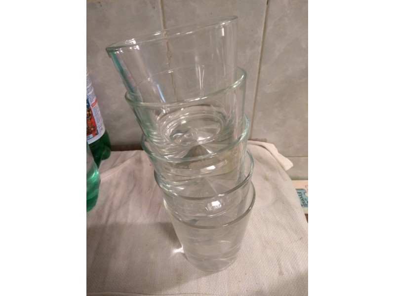 5 čaše za Džoni Vokera