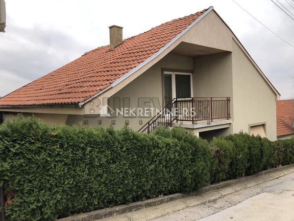 Kuća na Bubnju 272m2, 9,4 ari placa