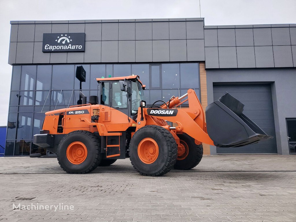 Doosan DL 250-3 prednji utovarivač