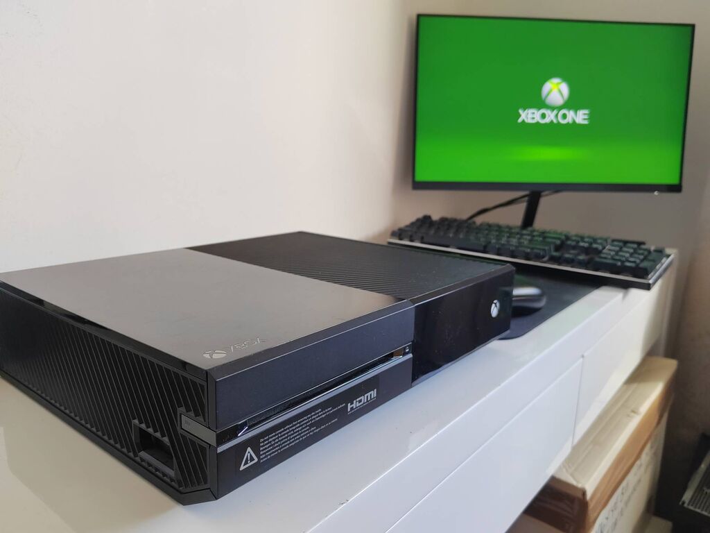 XBOX One 500 GB Prodajem Xbox One konzolu, polovna, vrlo malo