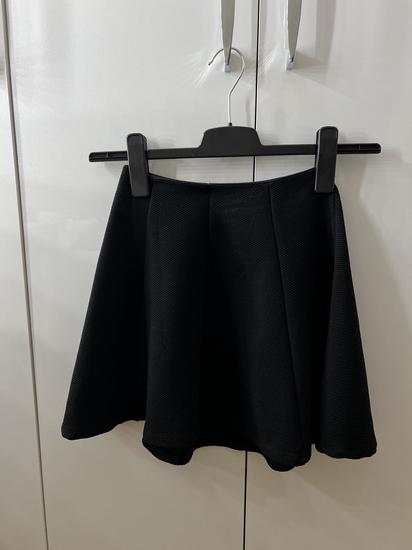 Mini crna suknja