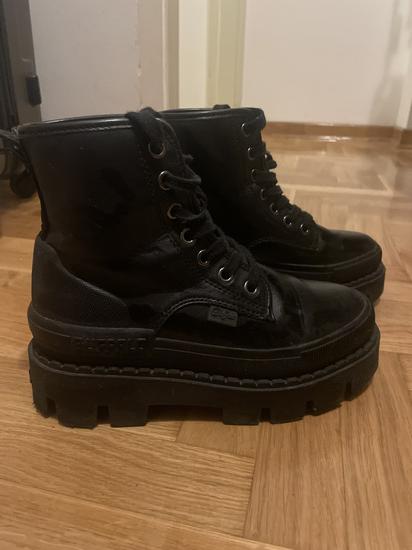 Buffalo cizme 37
