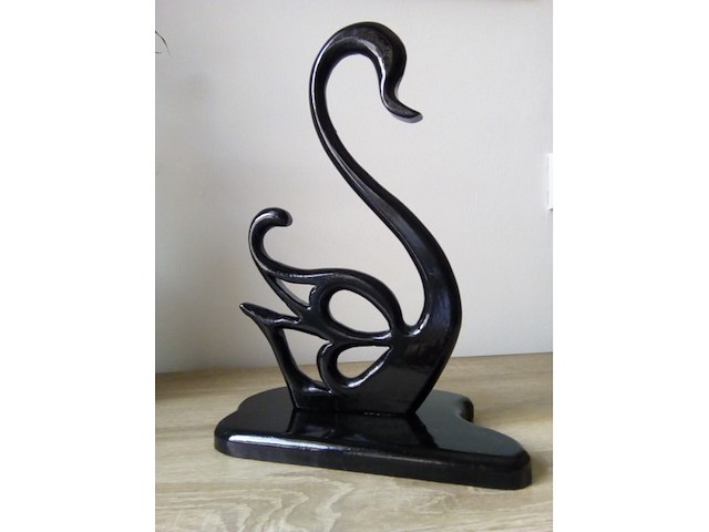 Figura od drveta `Crni labud`