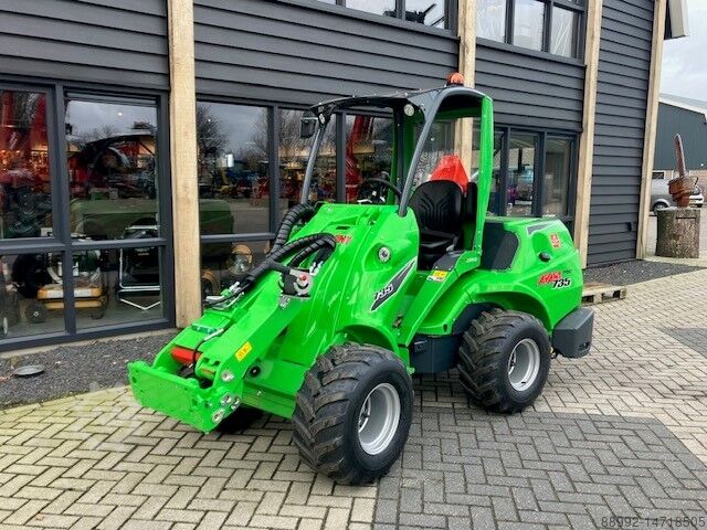 AVANT 735 Mini Loader
AVANT 735