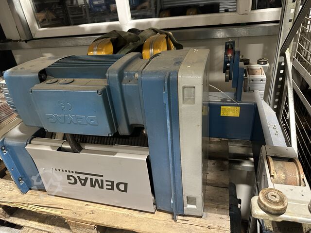 Trolejbus sa dve pruge prohodao
Demag Zweischinenkatze EZ DR10 4/1 8t 1400